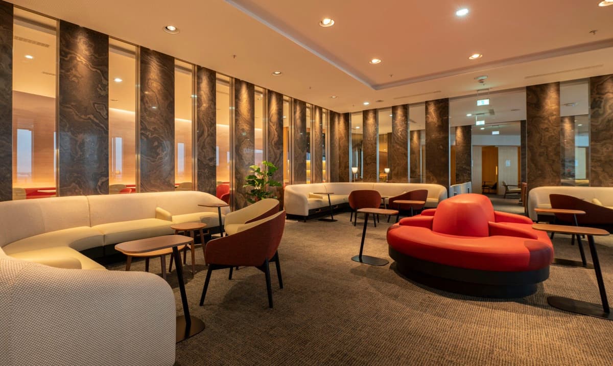 Guide to Maple Leaf Lounge Access Using the Chase Sapphire Reserve Card - Roame